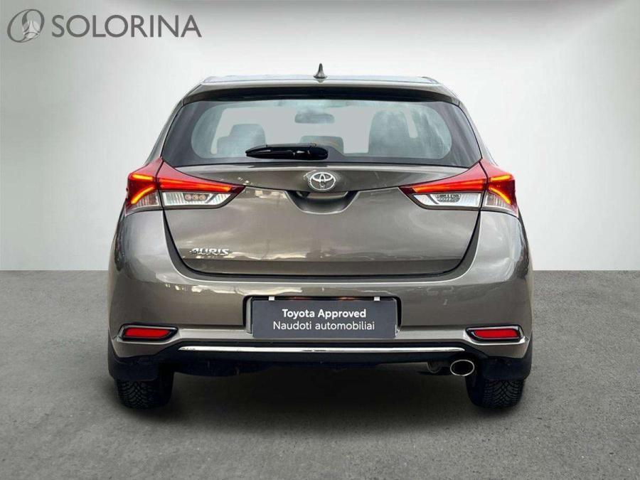 Grey Toyota Auris 2018 in Klaipeda, with an engine capacity of 1.20 L and mileage of 128 thousand km for 12300 €, photo 5 on AUTOMOTO.COM.LV