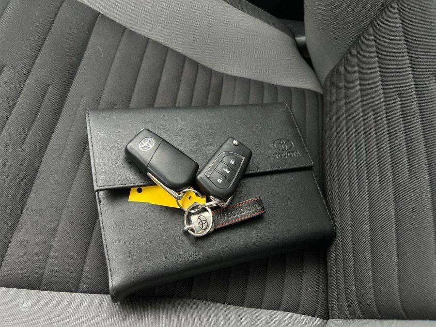 Grey Toyota Auris 2018 in Klaipeda, with an engine capacity of 1.20 L and mileage of 128 thousand km for 12300 €, photo 24 on AUTOMOTO.COM.LV