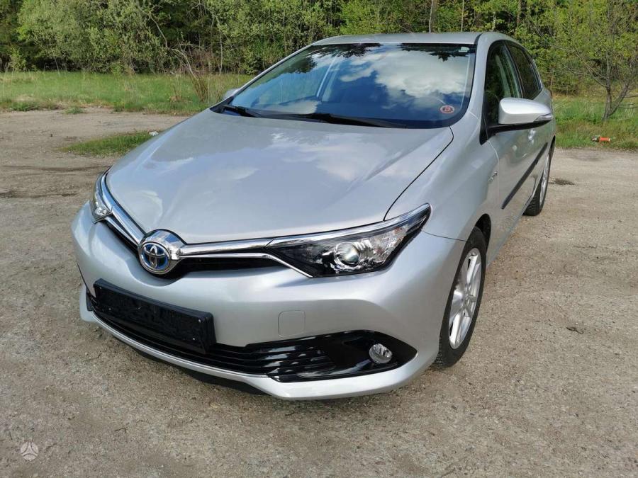 Pelēks Toyota Auris 2018 Viļņa, ar dzinēja tilpumu 1.80 L un nobraukumu 31 tūkst. km par 13600 €, foto 1 vietnē AUTOMOTO.COM.LV