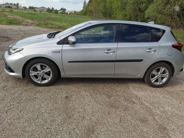 Pelēks Toyota Auris 2018 Viļņa, ar dzinēja tilpumu 1.80 L un nobraukumu 31 tūkst. km par 13600 €, foto 3 vietnē AUTOMOTO.COM.LV
