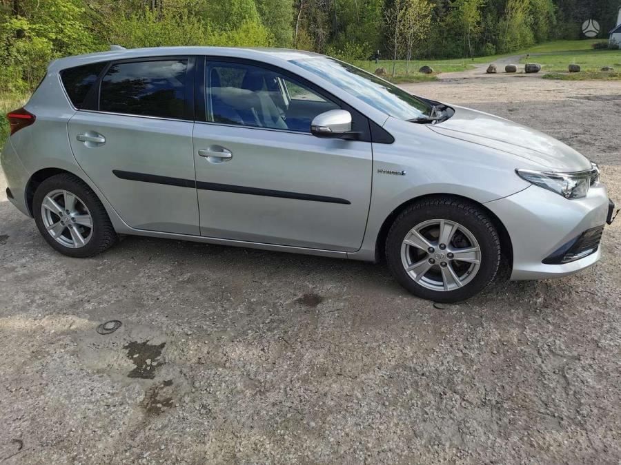Pelēks Toyota Auris 2018 Viļņa, ar dzinēja tilpumu 1.80 L un nobraukumu 31 tūkst. km par 13600 €, foto 5 vietnē AUTOMOTO.COM.LV