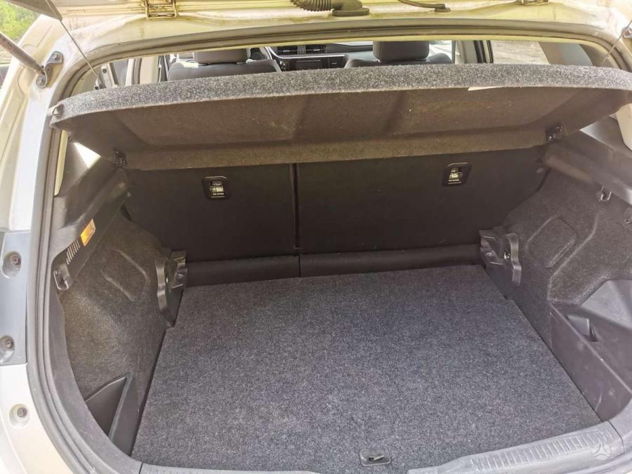 Pelēks Toyota Auris 2018 Viļņa, ar dzinēja tilpumu 1.80 L un nobraukumu 31 tūkst. km par 13600 €, foto 9 vietnē AUTOMOTO.COM.LV