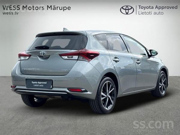 Pelēks Toyota Auris 2019 Rīga, ar dzinēja tilpumu 1.80 L un nobraukumu 80 tūkst. km par 15990 €, foto 2 vietnē AUTOMOTO.COM.LV