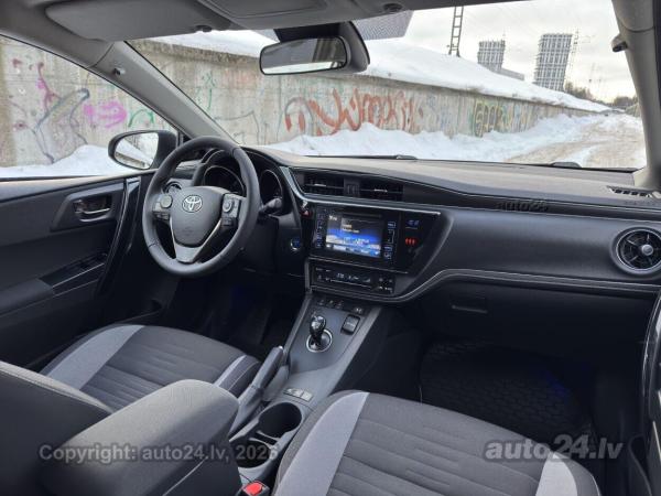 Grey Toyota Auris 2019 in Tallinn, with an engine capacity of 1.80 L and mileage of 200 thousand km for 10990 €, photo 6 on AUTOMOTO.COM.LV