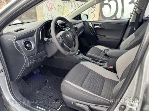 Grey Toyota Auris 2019 in Tallinn, with an engine capacity of 1.80 L and mileage of 200 thousand km for 10990 €, photo 8 on AUTOMOTO.COM.LV
