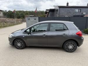 Grey Toyota Auris 2008 in Vilnius, with an engine capacity of 2.00 L and mileage of 300 thousand km for 2400 €, photo 3 on AUTOMOTO.COM.LV