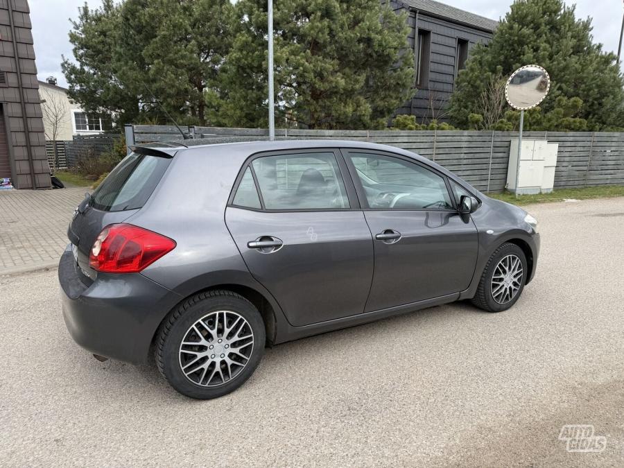 Grey Toyota Auris 2008 in Vilnius, with an engine capacity of 2.00 L and mileage of 300 thousand km for 2400 €, photo 5 on AUTOMOTO.COM.LV
