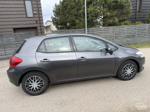 Grey Toyota Auris 2008 in Vilnius, with an engine capacity of 2.00 L and mileage of 300 thousand km for 2400 €, photo 6 on AUTOMOTO.COM.LV