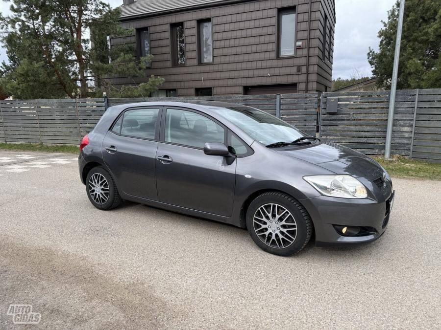 Grey Toyota Auris 2008 in Vilnius, with an engine capacity of 2.00 L and mileage of 300 thousand km for 2400 €, photo 7 on AUTOMOTO.COM.LV
