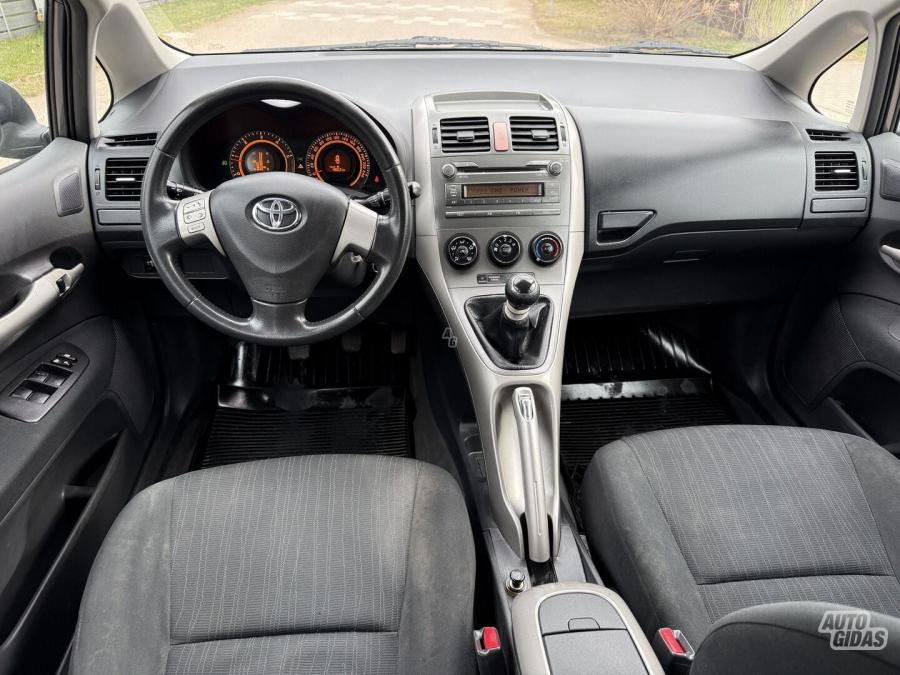 Grey Toyota Auris 2008 in Vilnius, with an engine capacity of 2.00 L and mileage of 300 thousand km for 2400 €, photo 10 on AUTOMOTO.COM.LV