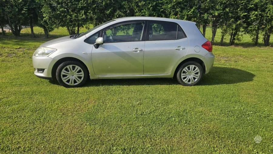 Grey Toyota Auris 2008 in Jonava, with an engine capacity of 1.40 L and mileage of 125 thousand km for 3500 €, photo 1 on AUTOMOTO.COM.LV
