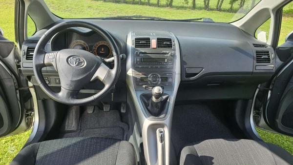 Pelēks Toyota Auris 2008 Jonava, ar dzinēja tilpumu 1.40 L un nobraukumu 125 tūkst. km par 3500 €, foto 2 vietnē AUTOMOTO.COM.LV