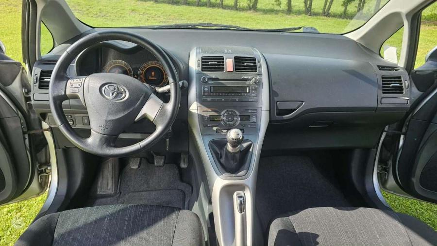 Grey Toyota Auris 2008 in Jonava, with an engine capacity of 1.40 L and mileage of 125 thousand km for 3500 €, photo 3 on AUTOMOTO.COM.LV