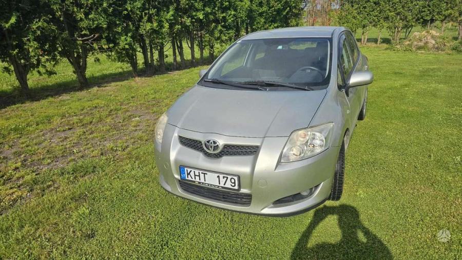 Grey Toyota Auris 2008 in Jonava, with an engine capacity of 1.40 L and mileage of 125 thousand km for 3500 €, photo 6 on AUTOMOTO.COM.LV