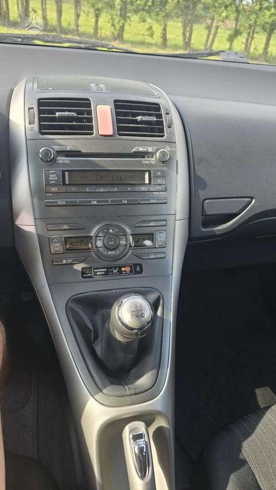 Grey Toyota Auris 2008 in Jonava, with an engine capacity of 1.40 L and mileage of 125 thousand km for 3500 €, photo 13 on AUTOMOTO.COM.LV