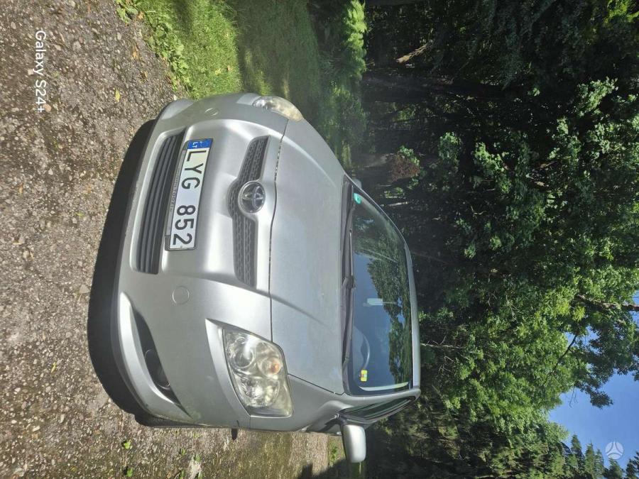 Pelēks Toyota Auris 2009 Klaipėda, ar dzinēja tilpumu 2.00 L un nobraukumu 178 tūkst. km par 2800 €, foto 1 vietnē AUTOMOTO.COM.LV