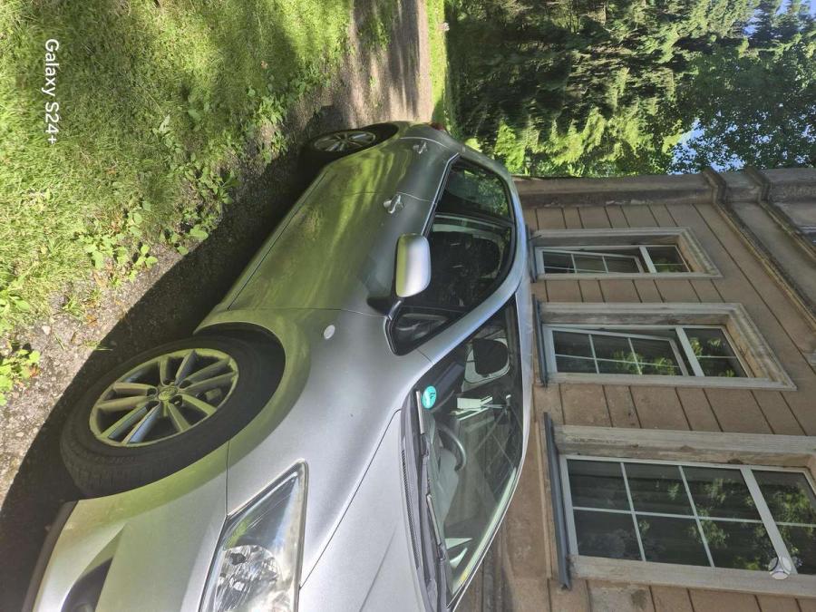 Pelēks Toyota Auris 2009 Klaipėda, ar dzinēja tilpumu 2.00 L un nobraukumu 178 tūkst. km par 2800 €, foto 3 vietnē AUTOMOTO.COM.LV
