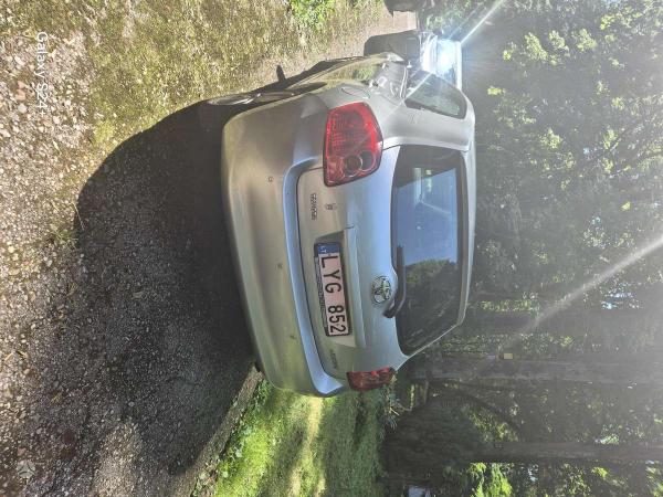 Pelēks Toyota Auris 2009 Klaipėda, ar dzinēja tilpumu 2.00 L un nobraukumu 178 tūkst. km par 2800 €, foto 4 vietnē AUTOMOTO.COM.LV