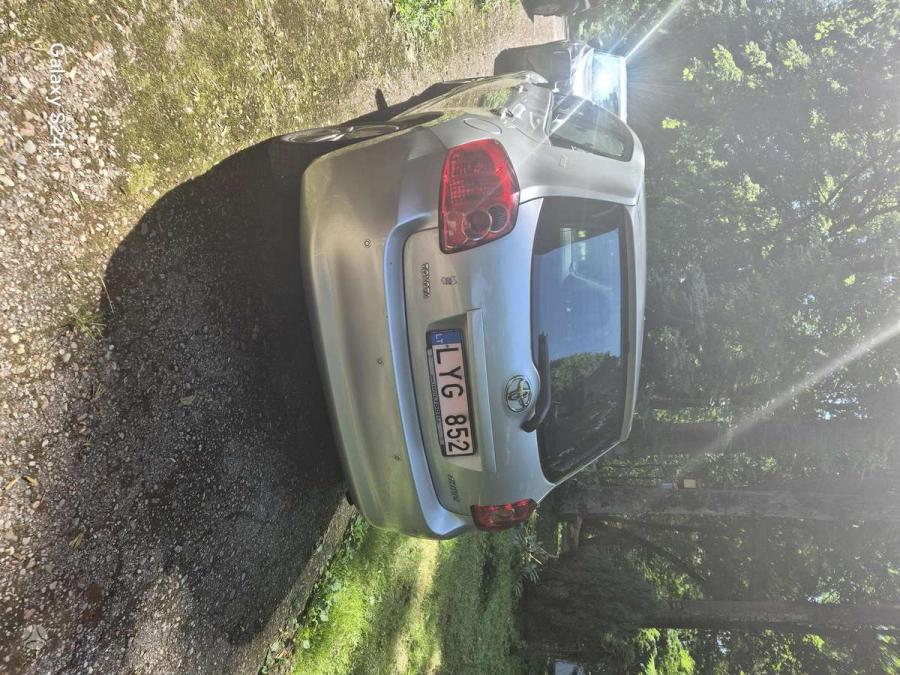 Pelēks Toyota Auris 2009 Klaipėda, ar dzinēja tilpumu 2.00 L un nobraukumu 178 tūkst. km par 2800 €, foto 5 vietnē AUTOMOTO.COM.LV