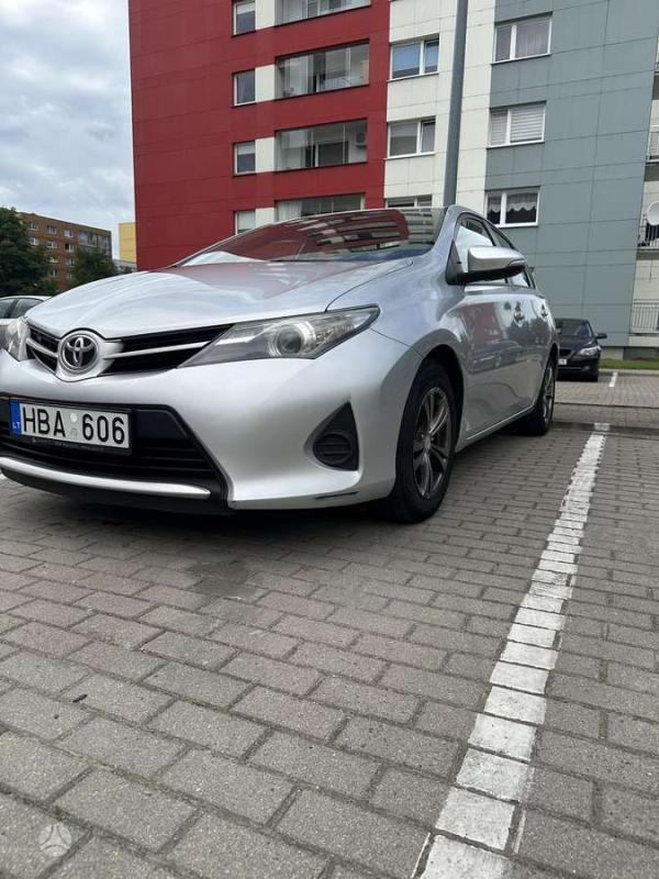 Pelēks Toyota Auris 2013 Klaipėda, ar dzinēja tilpumu 1.33 L un nobraukumu 250 tūkst. km par 4999 €, foto 5 vietnē AUTOMOTO.COM.LV