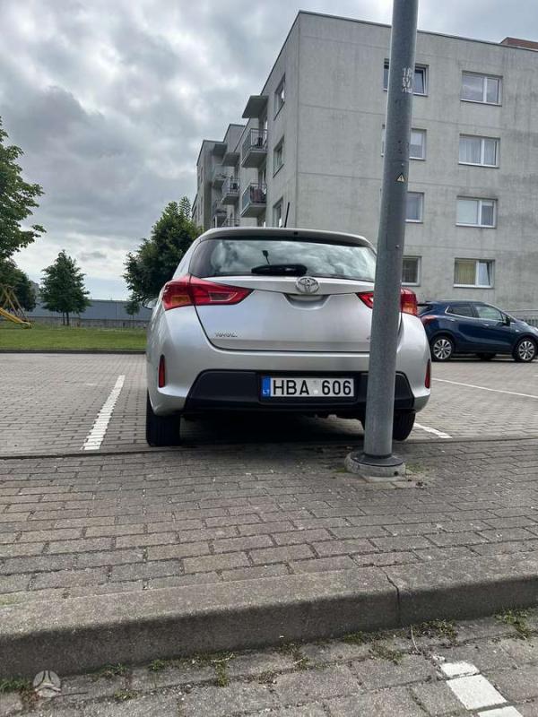 Pelēks Toyota Auris 2013 Klaipėda, ar dzinēja tilpumu 1.33 L un nobraukumu 250 tūkst. km par 4999 €, foto 7 vietnē AUTOMOTO.COM.LV