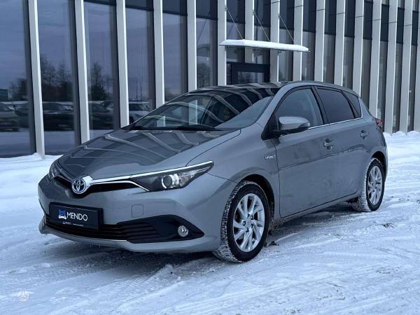 Grey Toyota Auris 2016 in Vilnius, with an engine capacity of 1.80 L and mileage of 168 thousand km for 11900 €, photo 1 on AUTOMOTO.COM.LV