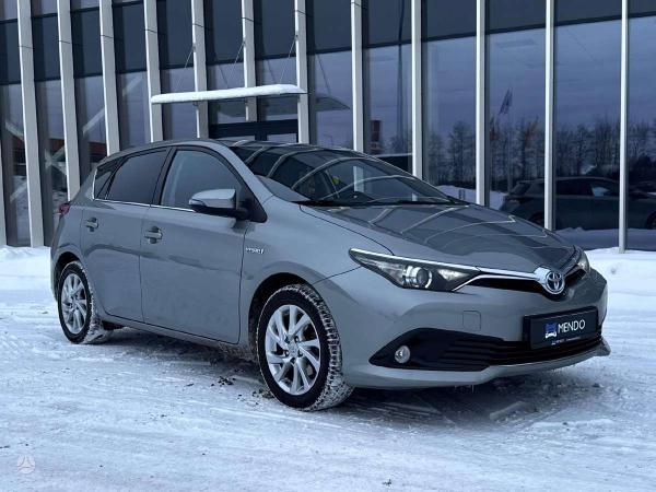 Grey Toyota Auris 2016 in Vilnius, with an engine capacity of 1.80 L and mileage of 168 thousand km for 11900 €, photo 2 on AUTOMOTO.COM.LV