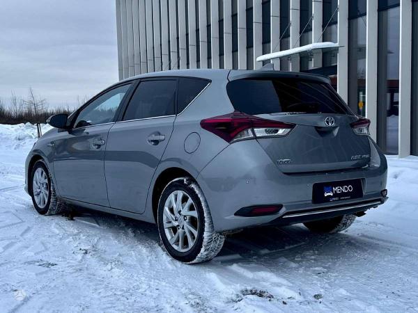 Grey Toyota Auris 2016 in Vilnius, with an engine capacity of 1.80 L and mileage of 168 thousand km for 11900 €, photo 3 on AUTOMOTO.COM.LV