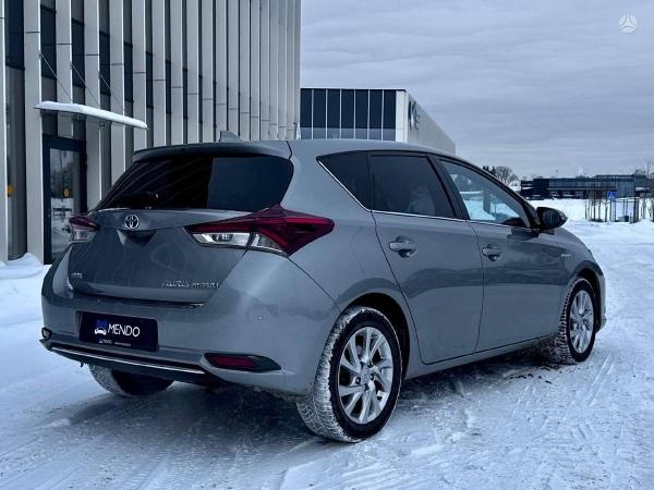 Grey Toyota Auris 2016 in Vilnius, with an engine capacity of 1.80 L and mileage of 168 thousand km for 11900 €, photo 4 on AUTOMOTO.COM.LV
