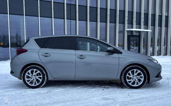 Grey Toyota Auris 2016 in Vilnius, with an engine capacity of 1.80 L and mileage of 168 thousand km for 11900 €, photo 6 on AUTOMOTO.COM.LV