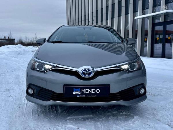 Grey Toyota Auris 2016 in Vilnius, with an engine capacity of 1.80 L and mileage of 168 thousand km for 11900 €, photo 7 on AUTOMOTO.COM.LV