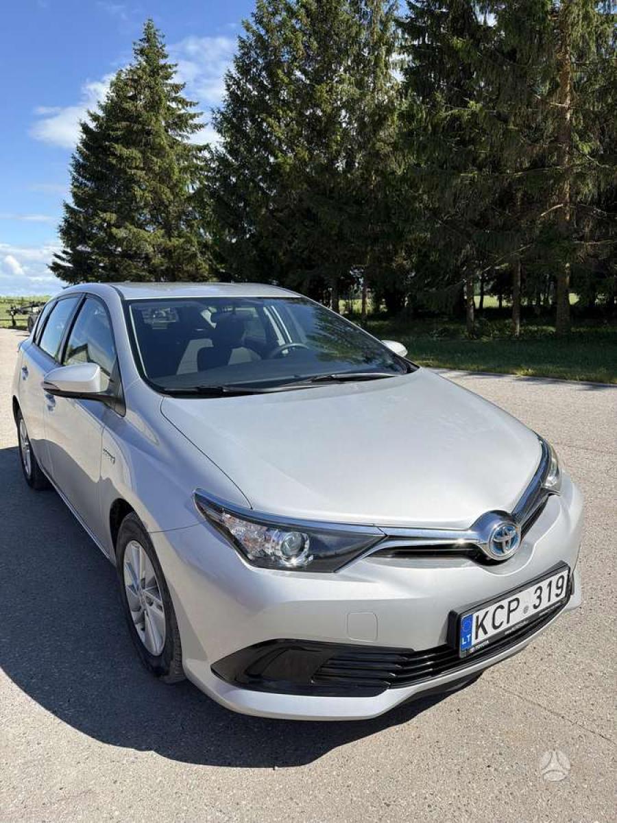 Grey Toyota Auris 2017 in Kedainiai, with an engine capacity of 0.00 L and mileage of 97 thousand km for 13000 €, photo 1 on AUTOMOTO.COM.LV