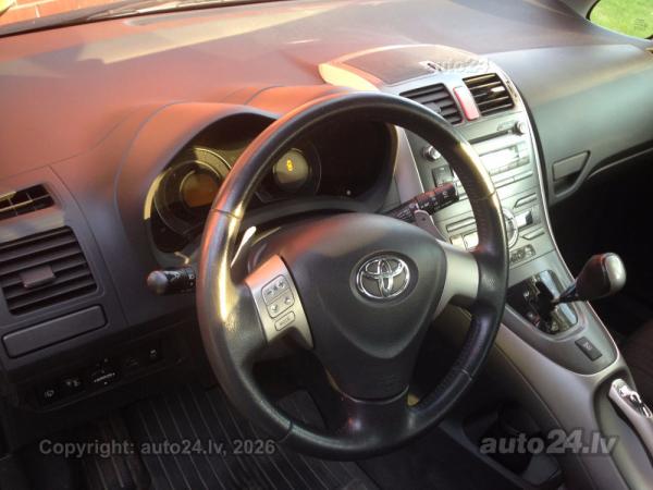 Grey Toyota Auris 2007 in Tallinn, with an engine capacity of 1.60 L and mileage of 230 thousand km for 2000 €, photo 7 on AUTOMOTO.COM.LV
