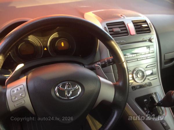 Grey Toyota Auris 2007 in Tallinn, with an engine capacity of 1.60 L and mileage of 230 thousand km for 2000 €, photo 9 on AUTOMOTO.COM.LV