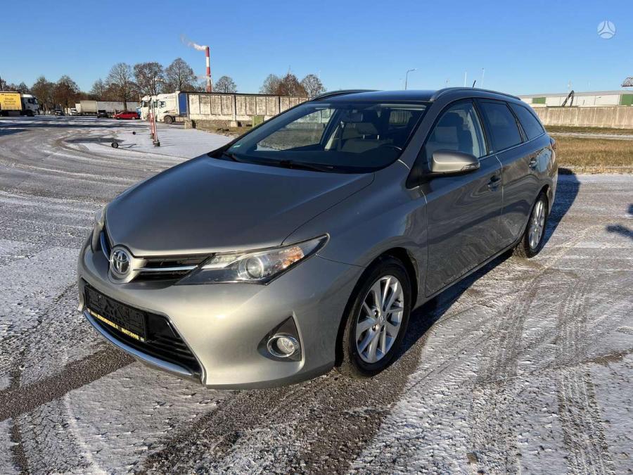 Pelēks Toyota Auris 2013 Šauļi, ar dzinēja tilpumu 1.36 L un nobraukumu 168 tūkst. km par 6700 €, foto 2 vietnē AUTOMOTO.COM.LV