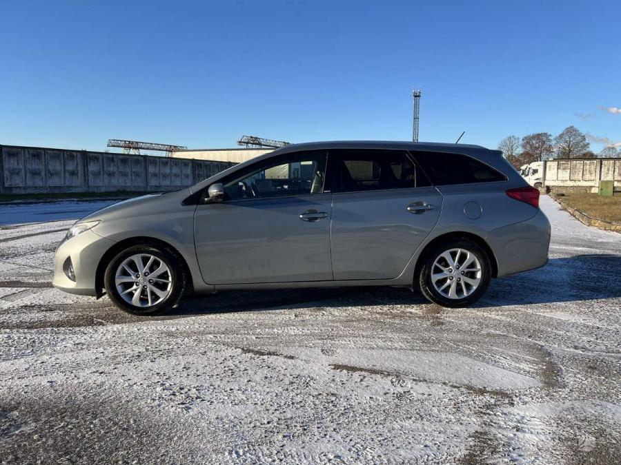Pelēks Toyota Auris 2013 Šauļi, ar dzinēja tilpumu 1.36 L un nobraukumu 168 tūkst. km par 6700 €, foto 3 vietnē AUTOMOTO.COM.LV