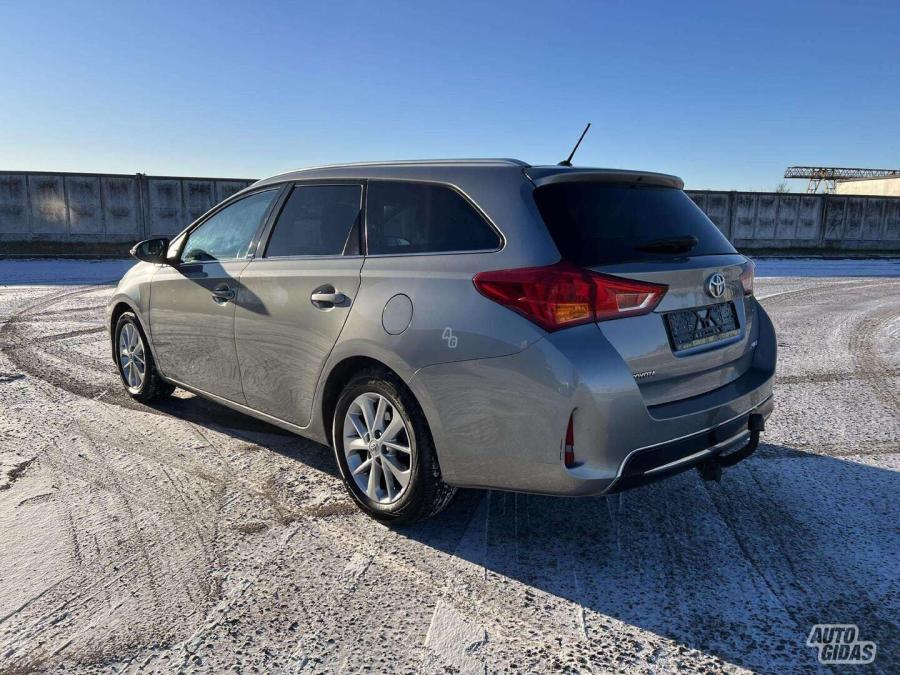 Grey Toyota Auris 2013 in Siauliai, with an engine capacity of 1.40 L and mileage of 168 thousand km for 6700 €, photo 6 on AUTOMOTO.COM.LV