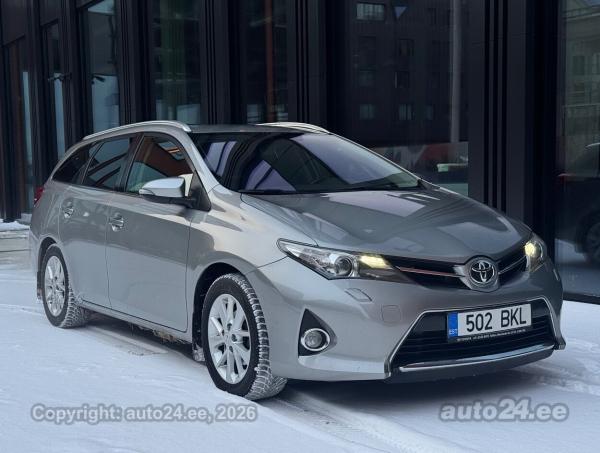 Grey Toyota Auris 2013 in Tallinn, with an engine capacity of 1.60 L and mileage of 169 thousand km for 5900 €, photo 3 on AUTOMOTO.COM.LV