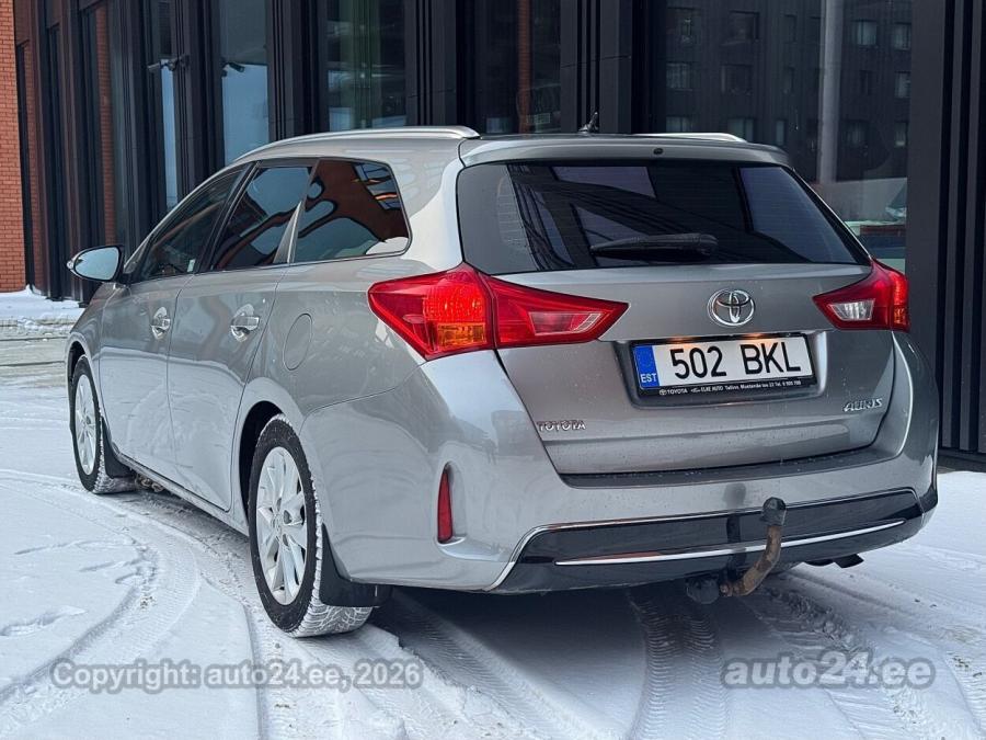 Pelēks Toyota Auris 2013 Tallina, ar dzinēja tilpumu 1.60 L un nobraukumu 169 tūkst. km par 5900 €, foto 5 vietnē AUTOMOTO.COM.LV