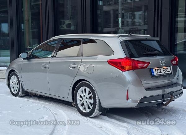 Grey Toyota Auris 2013 in Tallinn, with an engine capacity of 1.60 L and mileage of 169 thousand km for 5900 €, photo 6 on AUTOMOTO.COM.LV