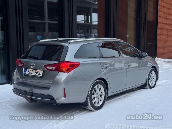 Grey Toyota Auris 2013 in Tallinn, with an engine capacity of 1.60 L and mileage of 169 thousand km for 5900 €, photo 9 on AUTOMOTO.COM.LV