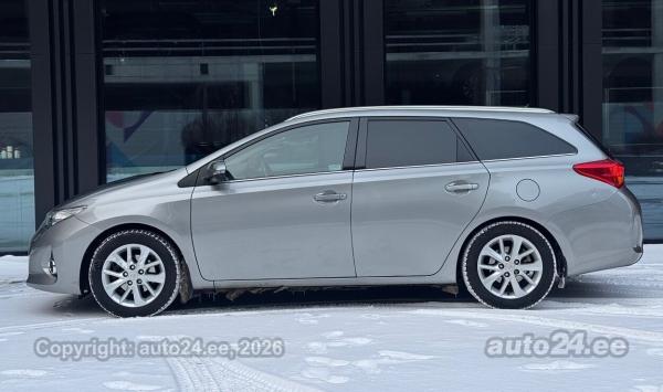 Grey Toyota Auris 2013 in Tallinn, with an engine capacity of 1.60 L and mileage of 169 thousand km for 5900 €, photo 10 on AUTOMOTO.COM.LV