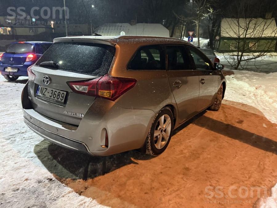 Pelēks Toyota Auris 2013 Ventspils, ar dzinēja tilpumu 1.80 L un nobraukumu 293 tūkst. km par 7900 €, foto 3 vietnē AUTOMOTO.COM.LV