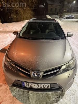 Pelēks Toyota Auris 2013 Ventspils, ar dzinēja tilpumu 1.80 L un nobraukumu 293 tūkst. km par 7900 €, foto 4 vietnē AUTOMOTO.COM.LV