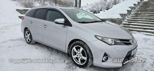 Grey Toyota Auris 2013 in Tallinn, with an engine capacity of 1.60 L and mileage of 177 thousand km for 7300 €, photo 1 on AUTOMOTO.COM.LV