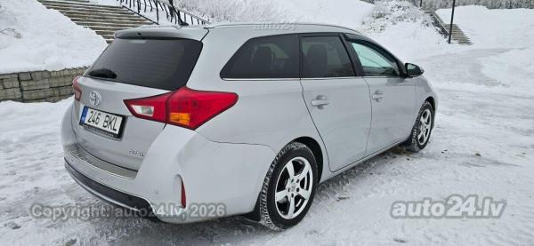 Grey Toyota Auris 2013 in Tallinn, with an engine capacity of 1.60 L and mileage of 177 thousand km for 7300 €, photo 2 on AUTOMOTO.COM.LV