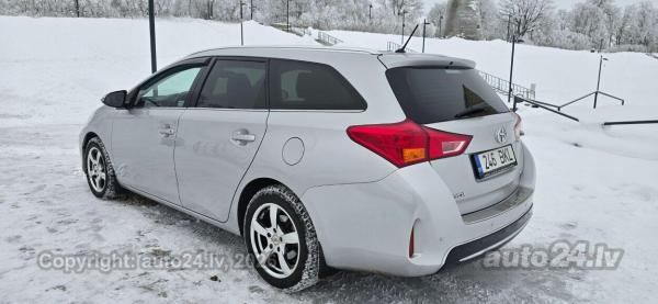 Grey Toyota Auris 2013 in Tallinn, with an engine capacity of 1.60 L and mileage of 177 thousand km for 7300 €, photo 3 on AUTOMOTO.COM.LV