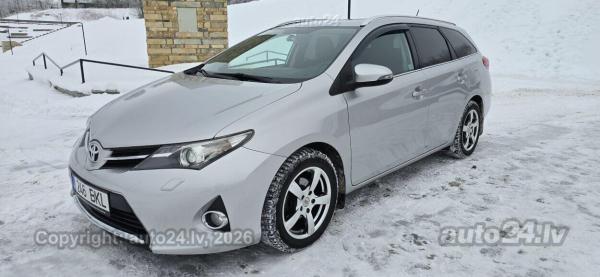 Grey Toyota Auris 2013 in Tallinn, with an engine capacity of 1.60 L and mileage of 177 thousand km for 7300 €, photo 4 on AUTOMOTO.COM.LV