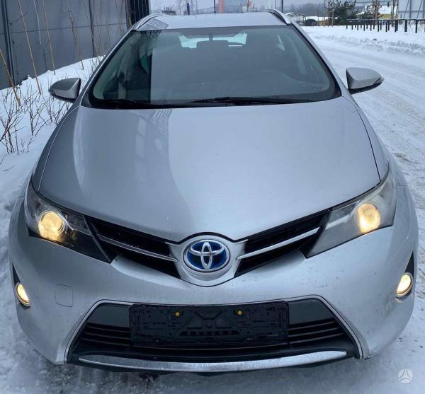 Grey Toyota Auris 2013 in Vilnius, with an engine capacity of 1.80 L and mileage of 225 thousand km for 8900 €, photo 1 on AUTOMOTO.COM.LV