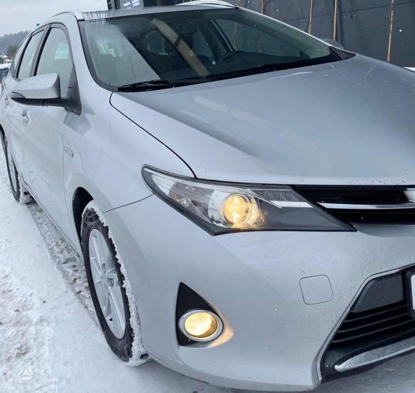Grey Toyota Auris 2013 in Vilnius, with an engine capacity of 1.80 L and mileage of 225 thousand km for 8900 €, photo 4 on AUTOMOTO.COM.LV